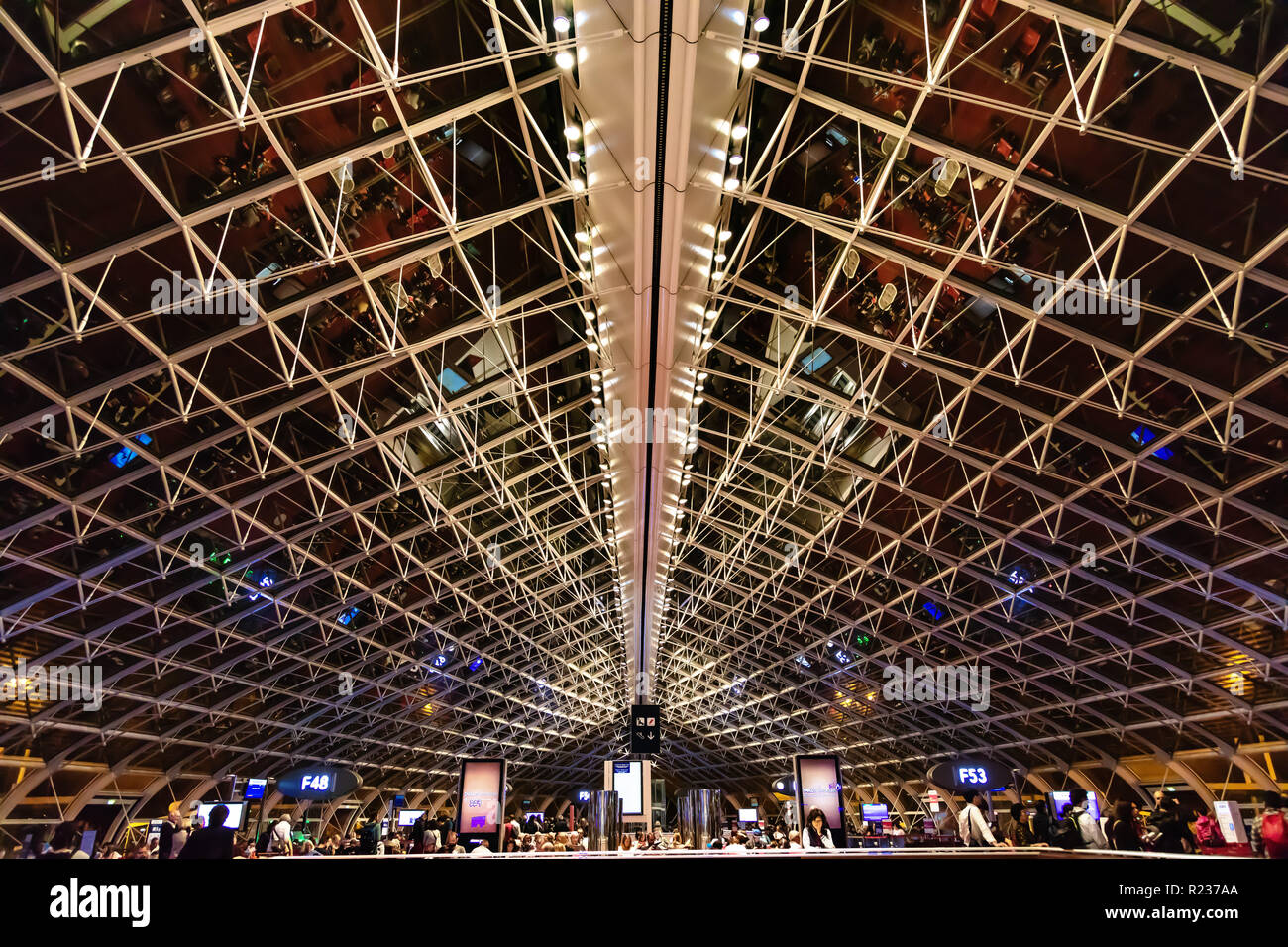 Charles de gaulle airport hi-res stock photography and images - Alamy