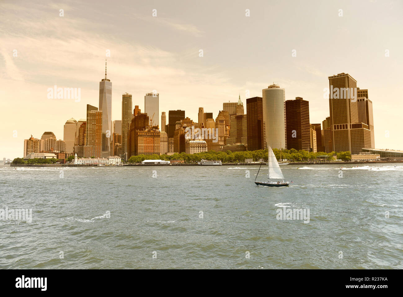 New york city cityscape nyc boat hi-res stock photography and images ...