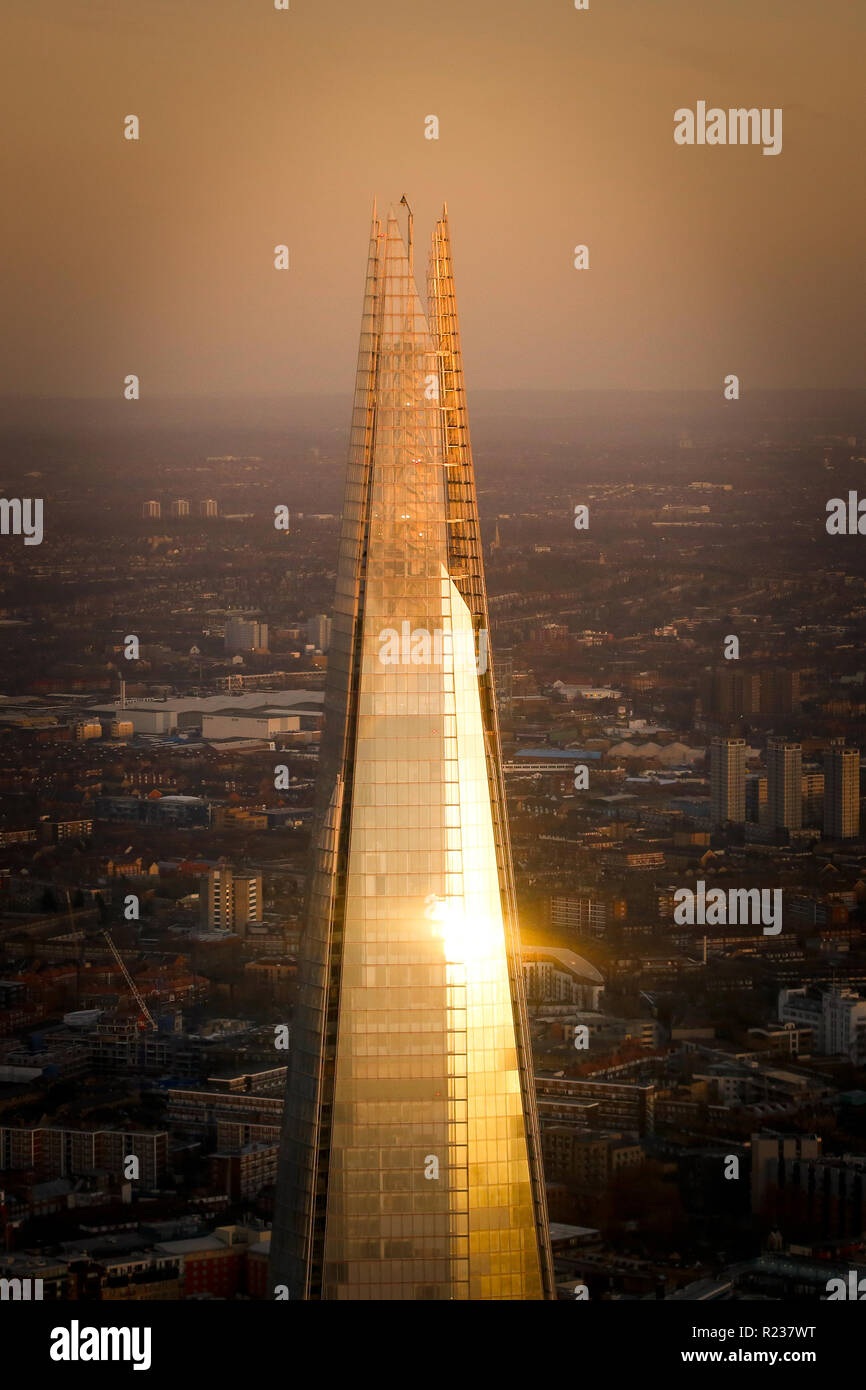 Helicopter london skyline hi-res stock photography and images - Alamy
