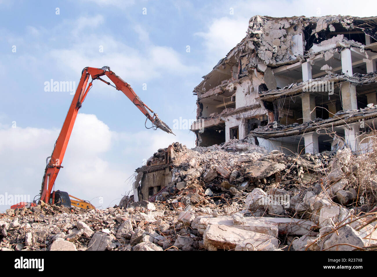 Demolish the building hi-res stock photography and images - Alamy