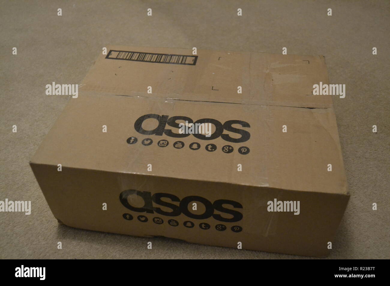 Received package hi-res stock photography and images - Alamy