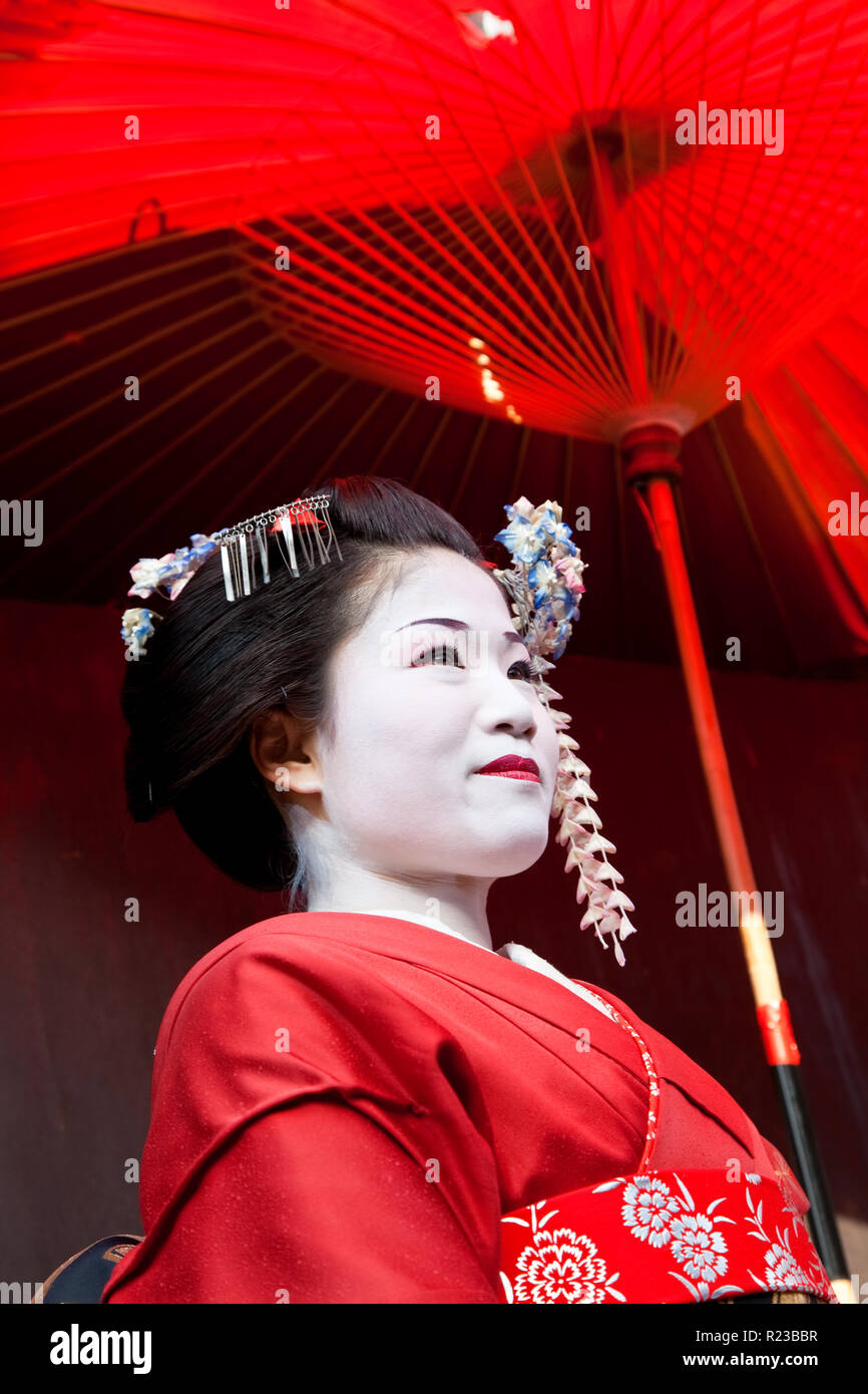 Geisha parasol hi-res stock photography and images - Alamy