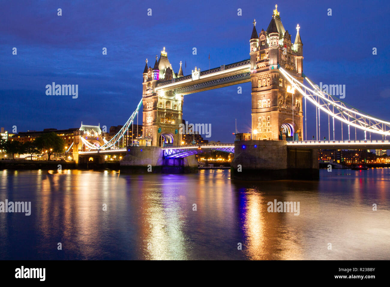 London, england, tower bridge hi-res stock photography and images - Alamy