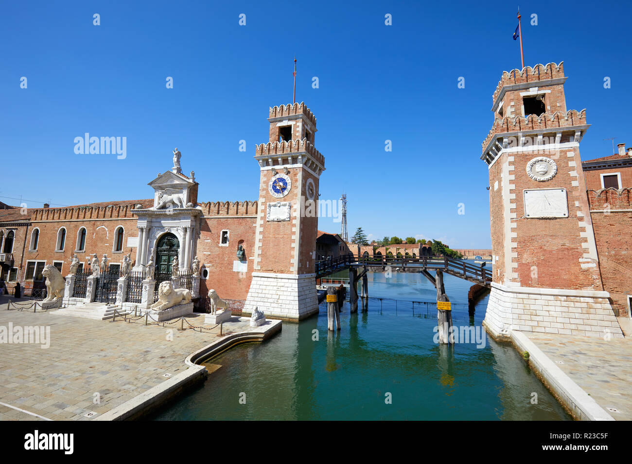 Arsenal gate venetian lion venice hi-res stock photography and images ...