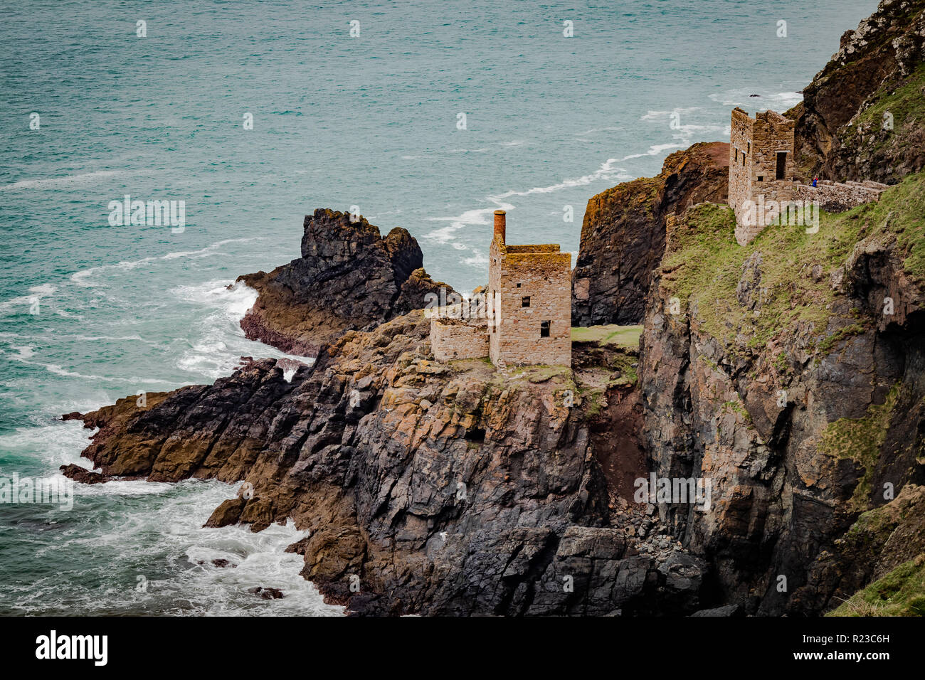 Crown Mines Engine House ruins in Botallack, Cornwall Stock Photo - Alamy
