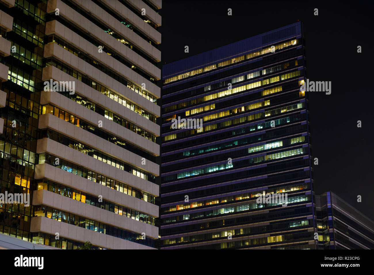 Modern office building by night hi-res stock photography and images - Alamy
