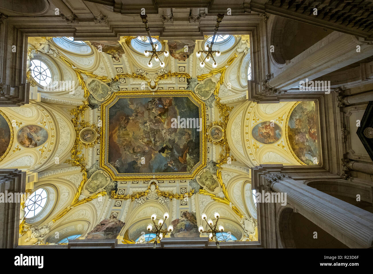 Royal interiors hi-res stock photography and images - Alamy