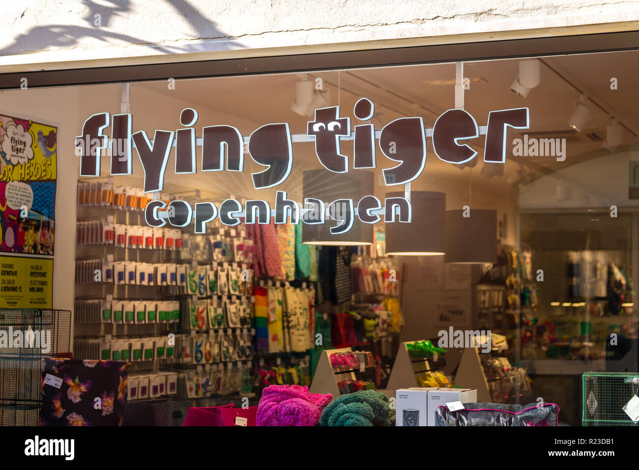 Flying tiger sign hi-res stock photography and images - Alamy