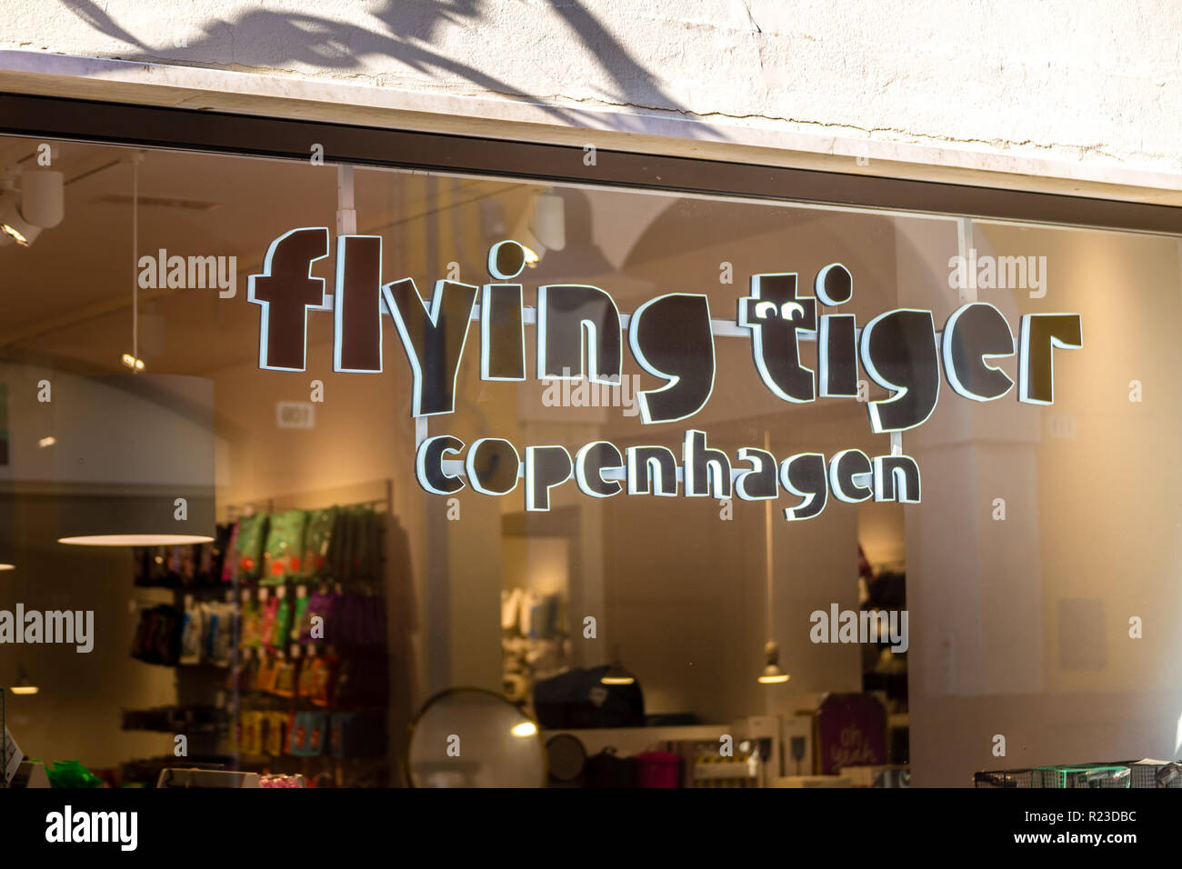 Flying tiger sign hi-res stock photography and images - Alamy