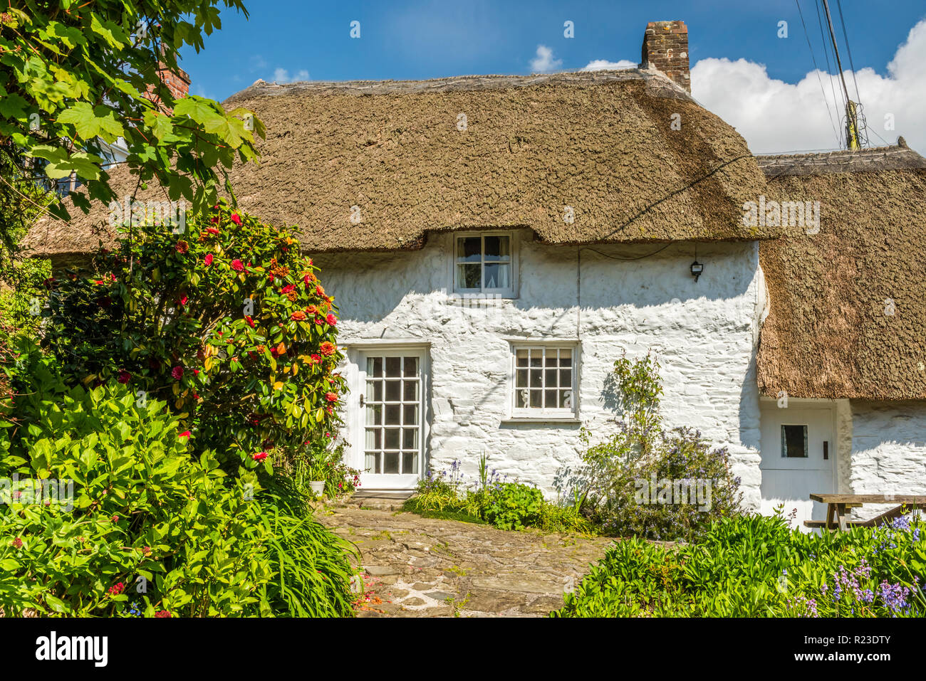 Historic thatched cottage hi-res stock photography and images - Alamy