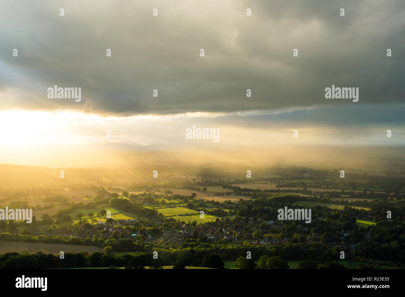 Sunset as sun beams light up the English countryside on a summers ...