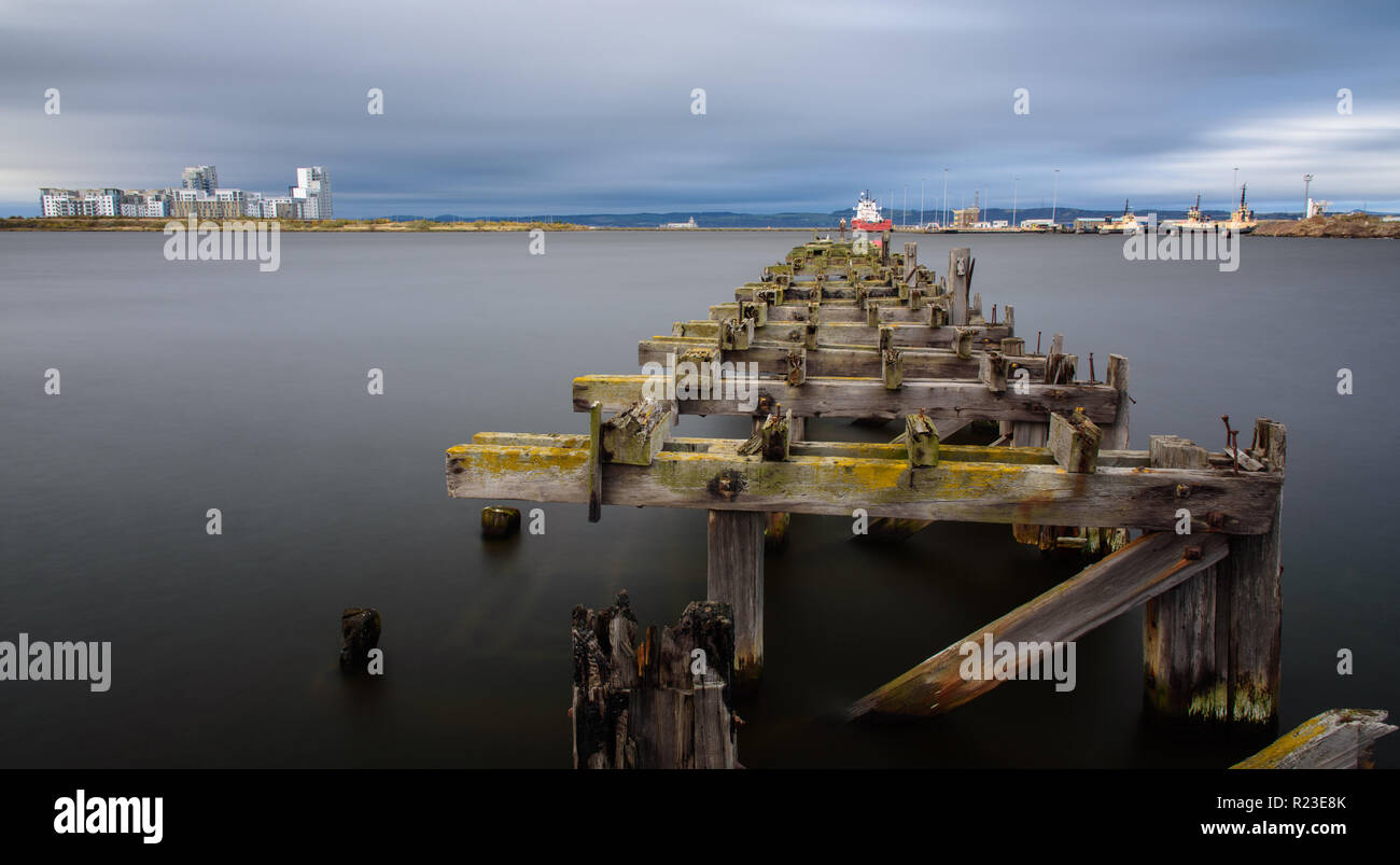 Old pier leith docks edinburgh hi-res stock photography and images - Alamy