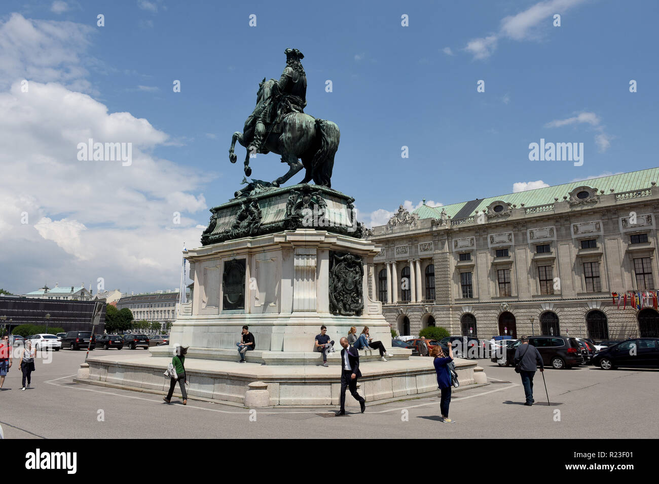 Vienna statues hofburg palace hi-res stock photography and images - Alamy