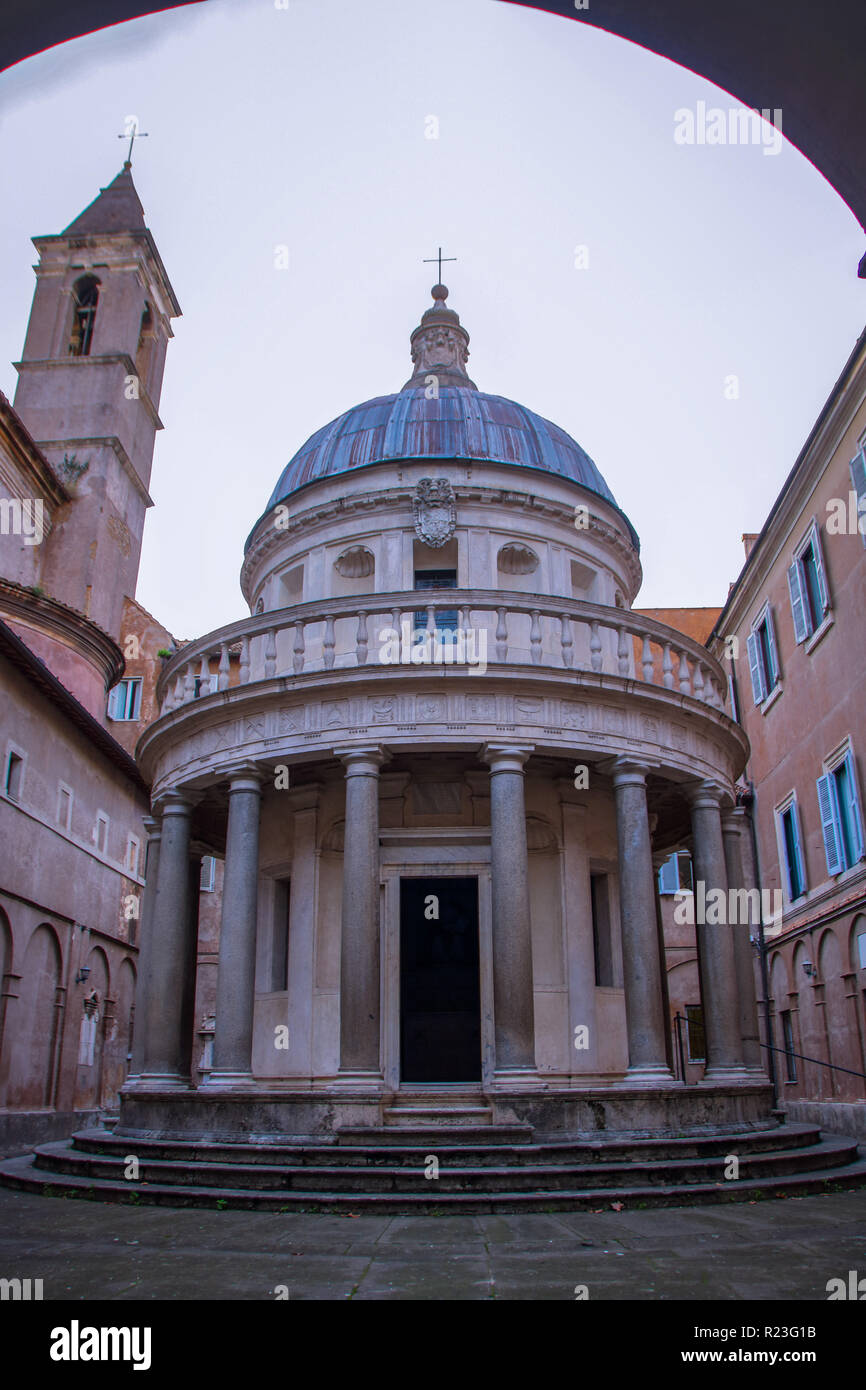 The temple of San Pietro in Montorio, one of the masterpieces of ...