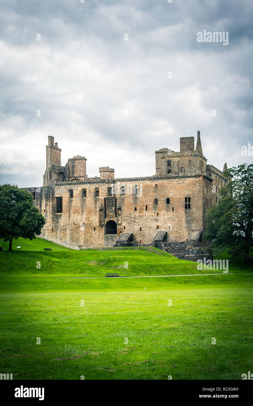 Linlithgow castle hi-res stock photography and images - Alamy
