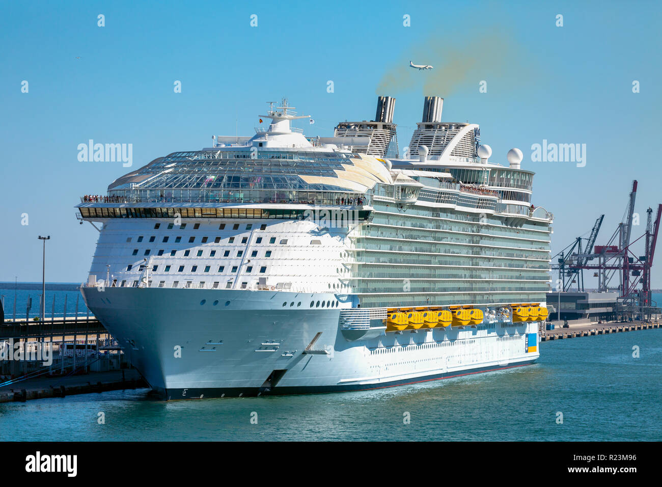 Barcelona, Spain, July 8th. 2018 - Cruiser ships, docks and port ...