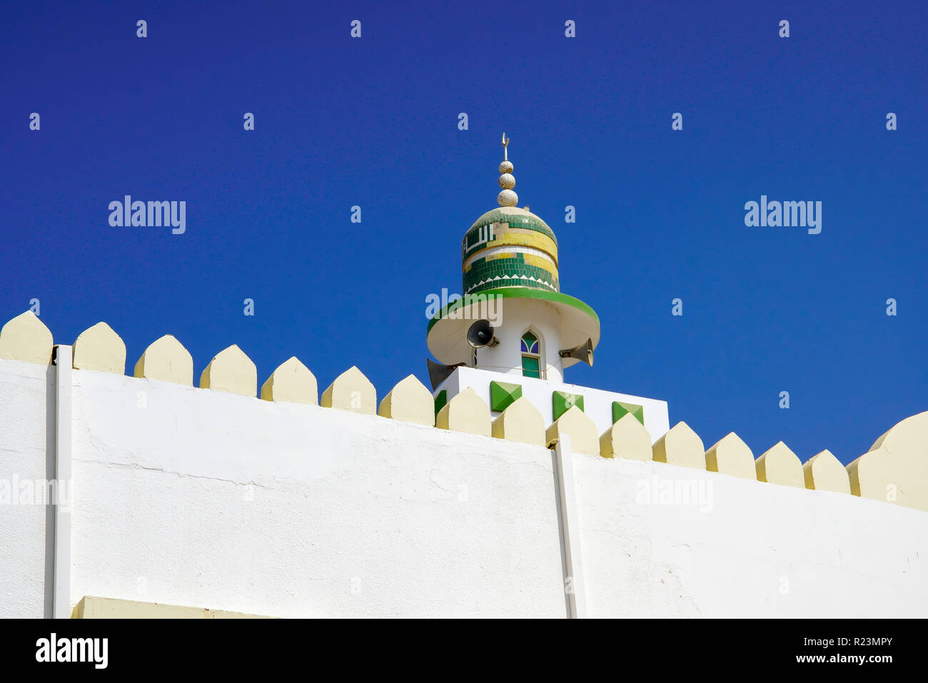 Mosque in Al Ayjah town, Sur bay, Oman Stock Photo - Alamy