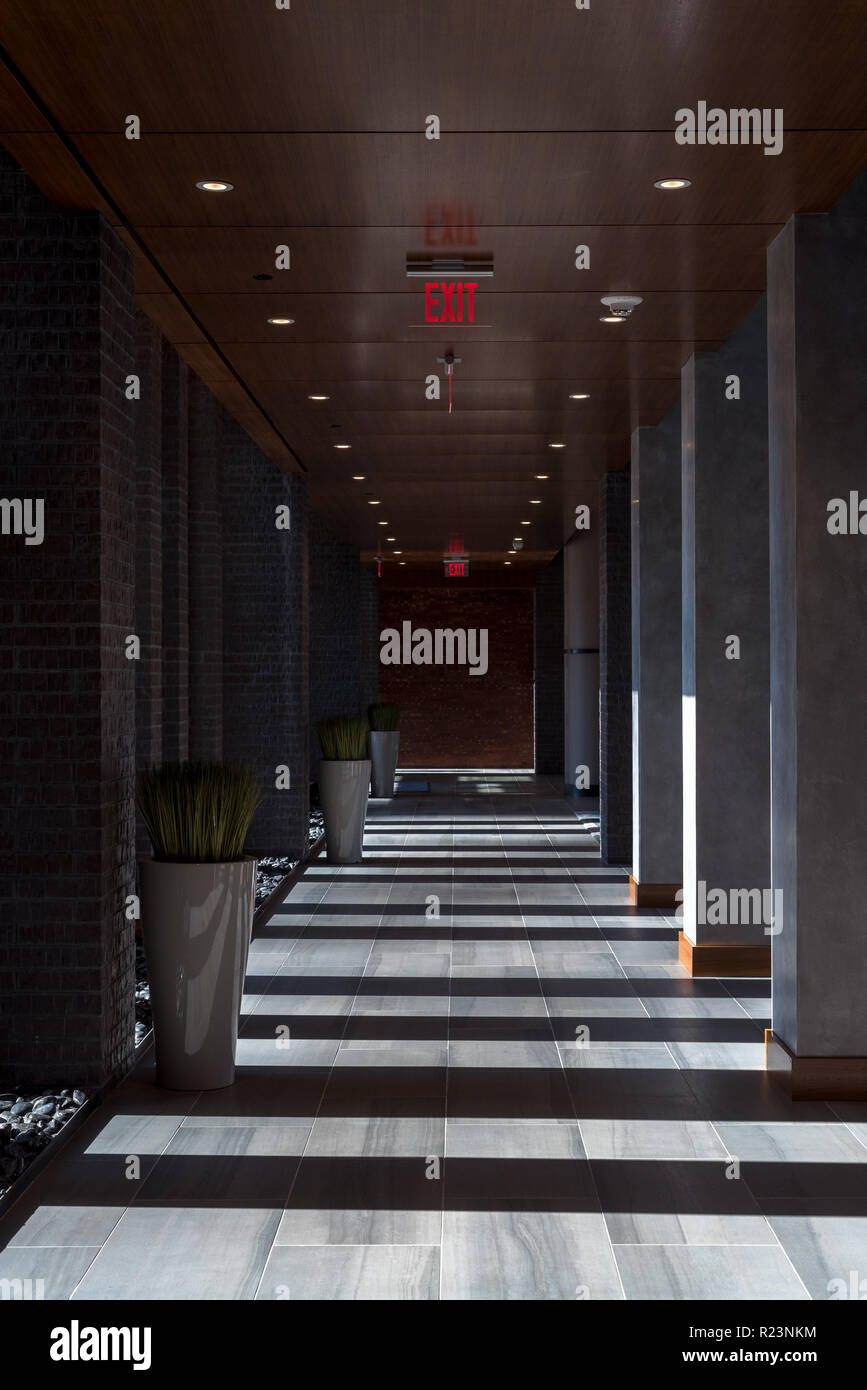 Dark empty hallway shadows hi-res stock photography and images - Alamy