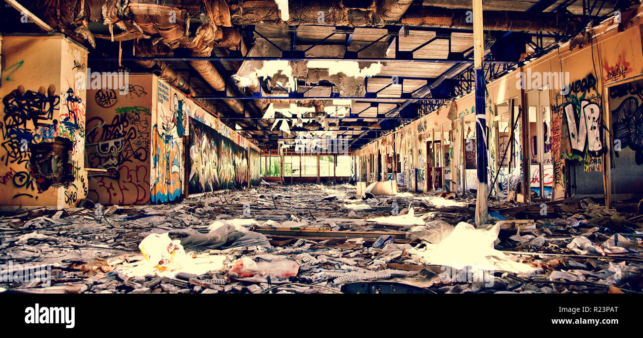 Warehouse devastated by fire Stock Photo - Alamy