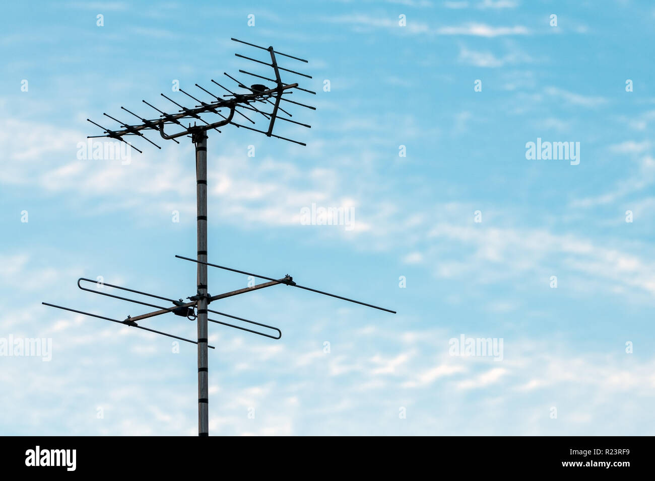 Tv ariel and roof top hi-res stock photography and images - Alamy