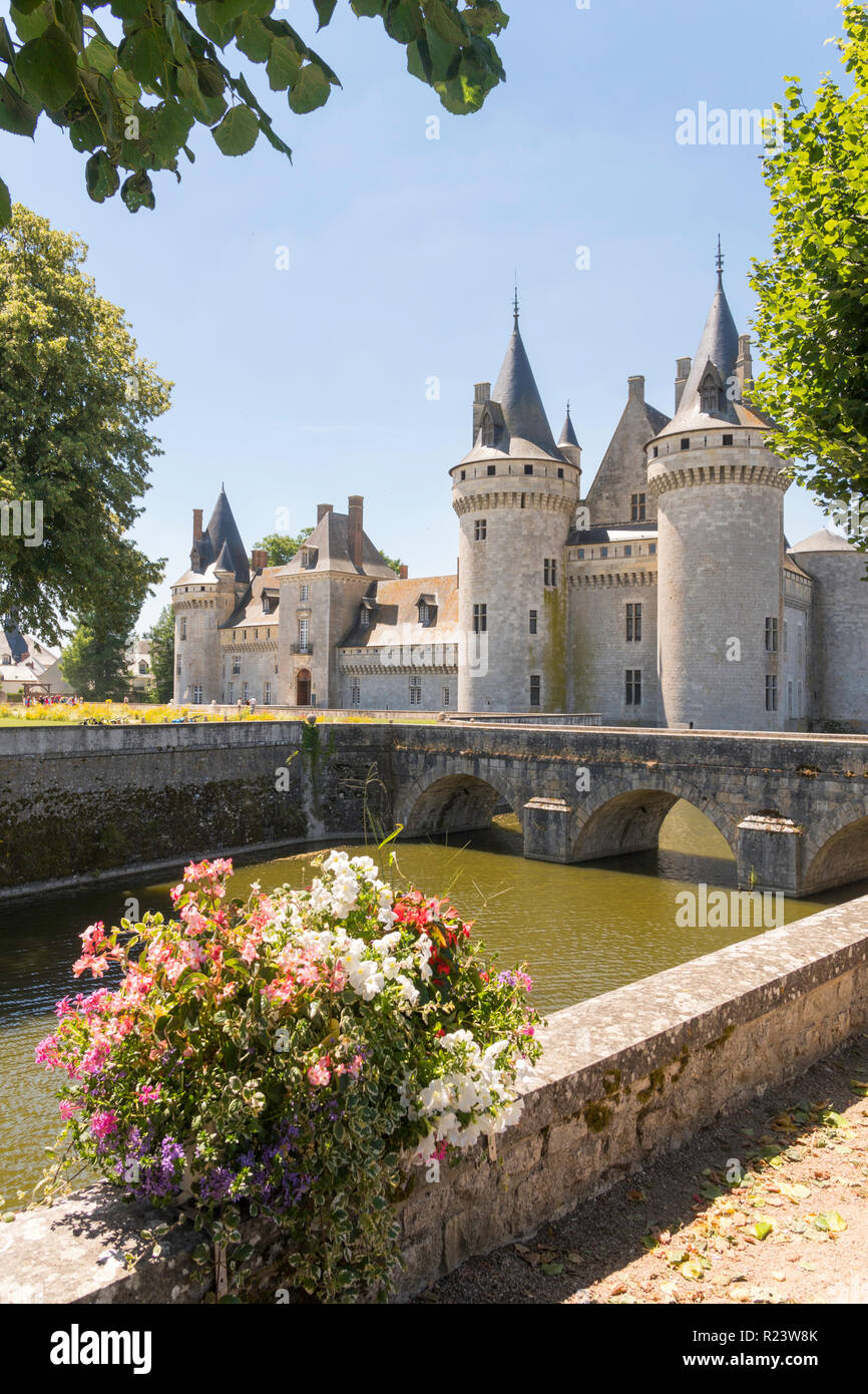 Chateau de sully france french hi-res stock photography and images - Alamy