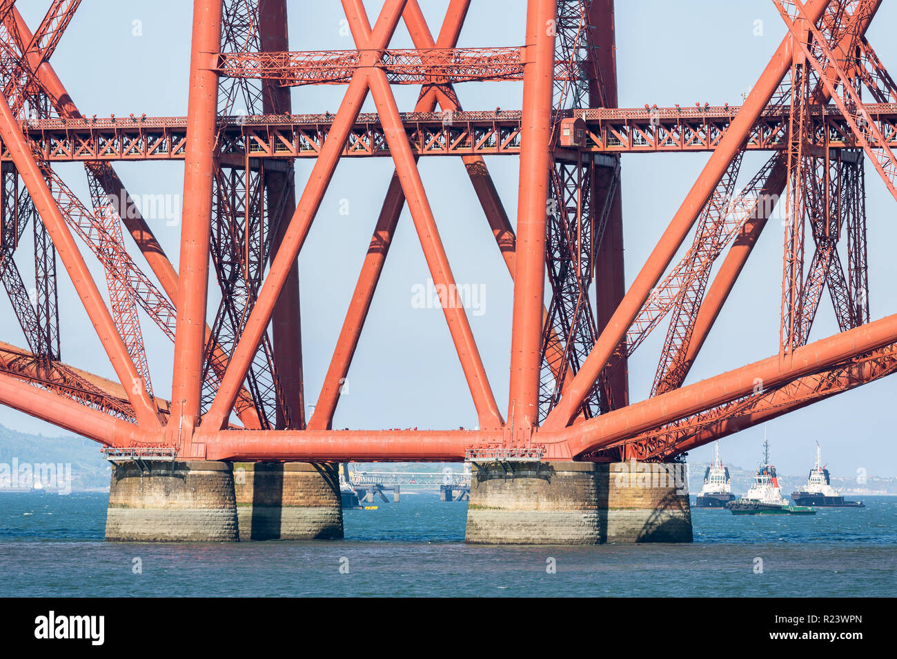 Forth railway bridge construction hi-res stock photography and images ...