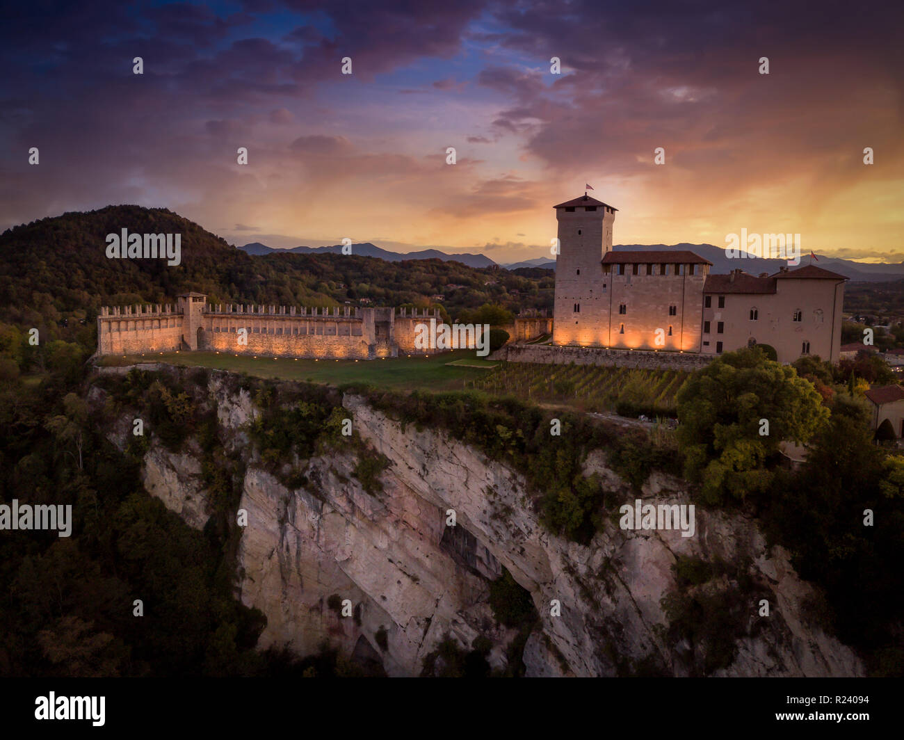 Rocca borromeo castle hi-res stock photography and images - Alamy
