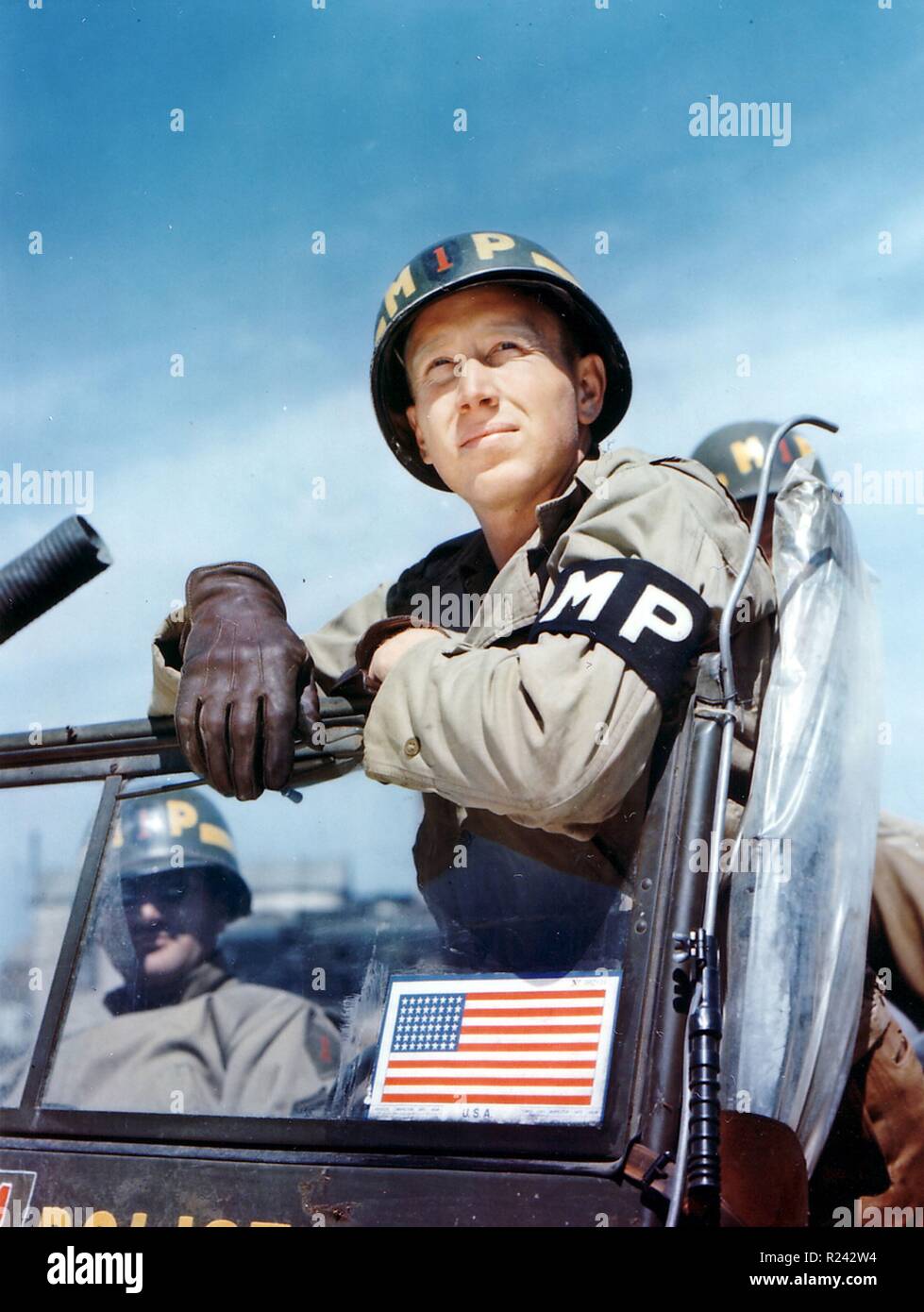 Military police officer of the US Army waits in England to board ...