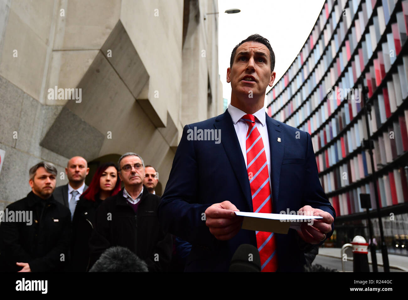 DCI Paul Considine speaking to reporters outside the Old Bailey in ...