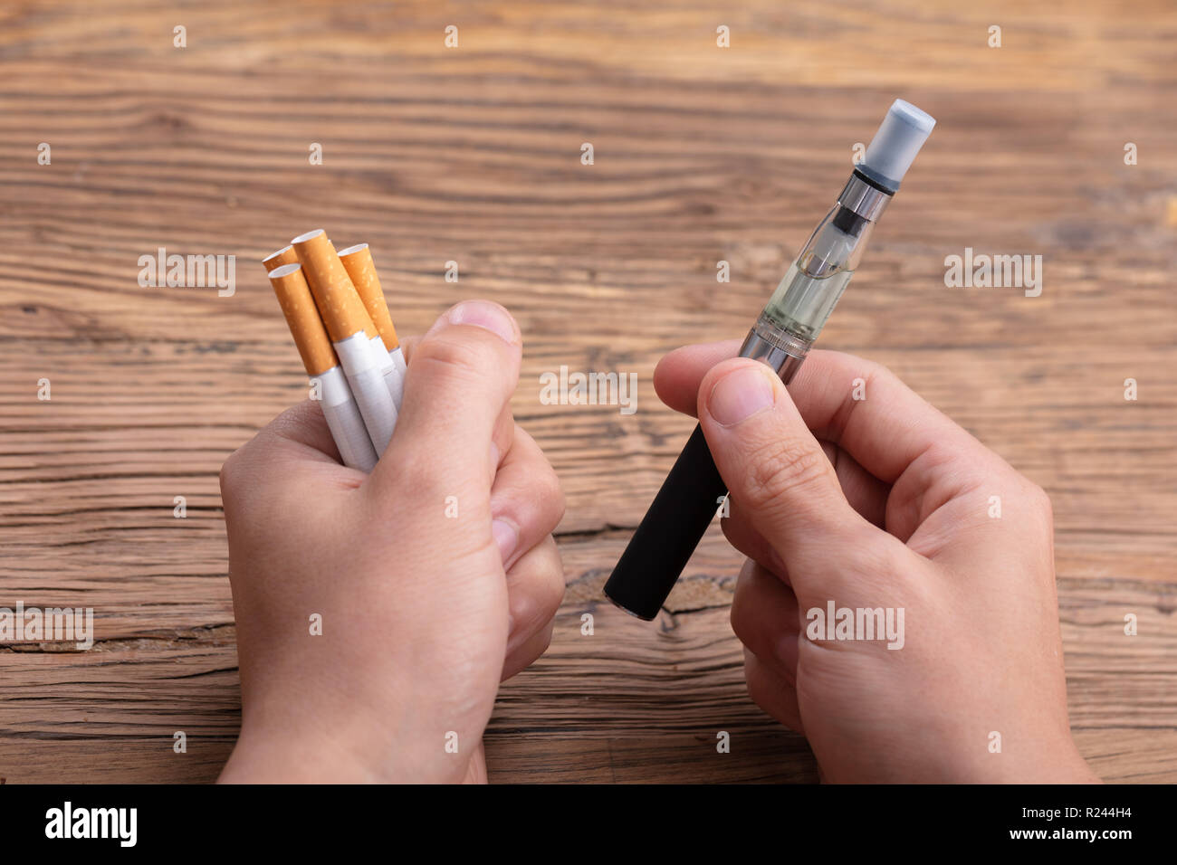Hand holding smoke hi-res stock photography and images - Alamy