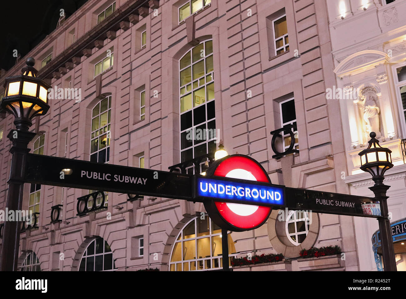 Piccadilly line sign london hi-res stock photography and images - Alamy