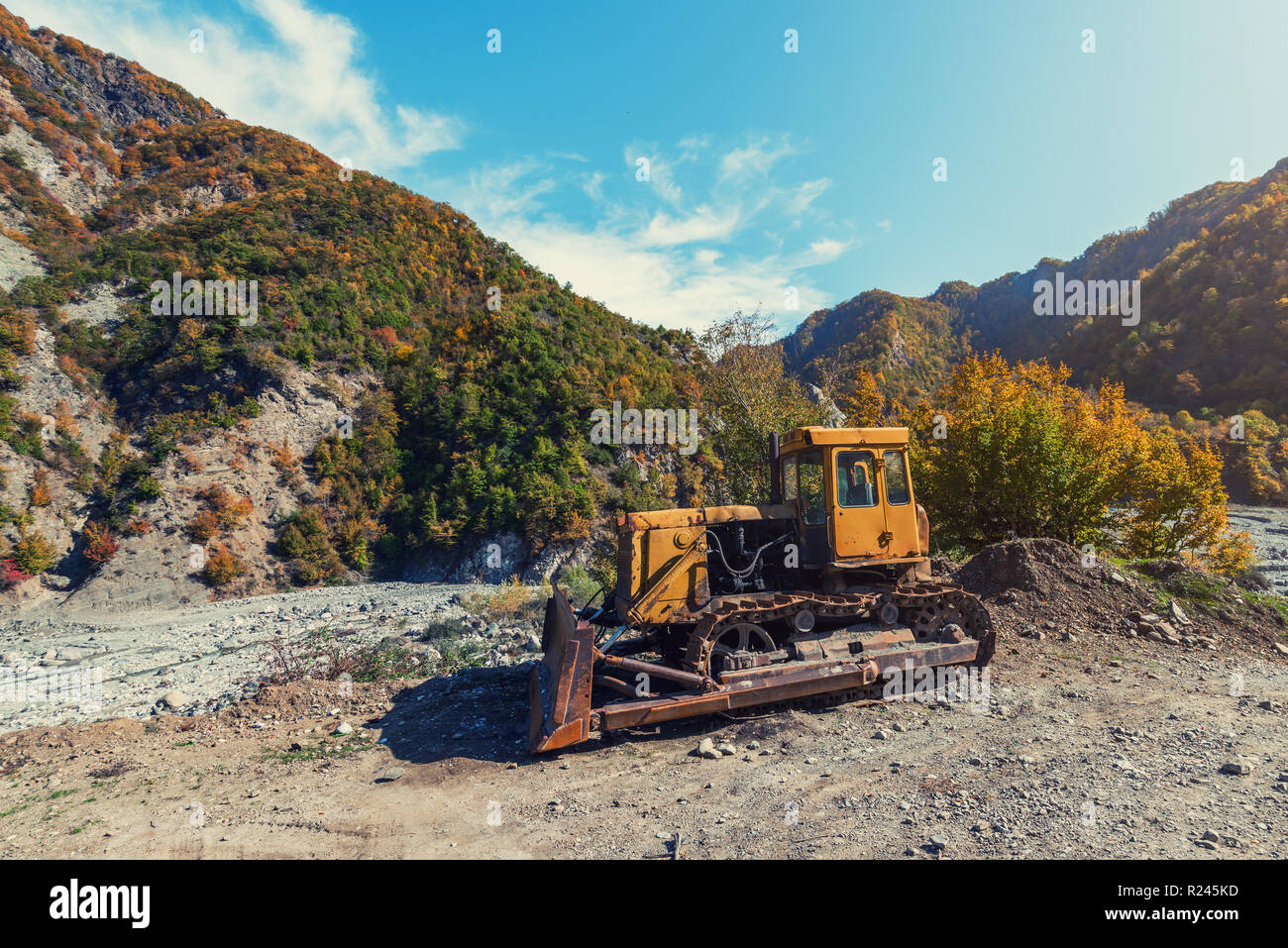 Old rusty abandoned bulldozer Stock Photo - Alamy