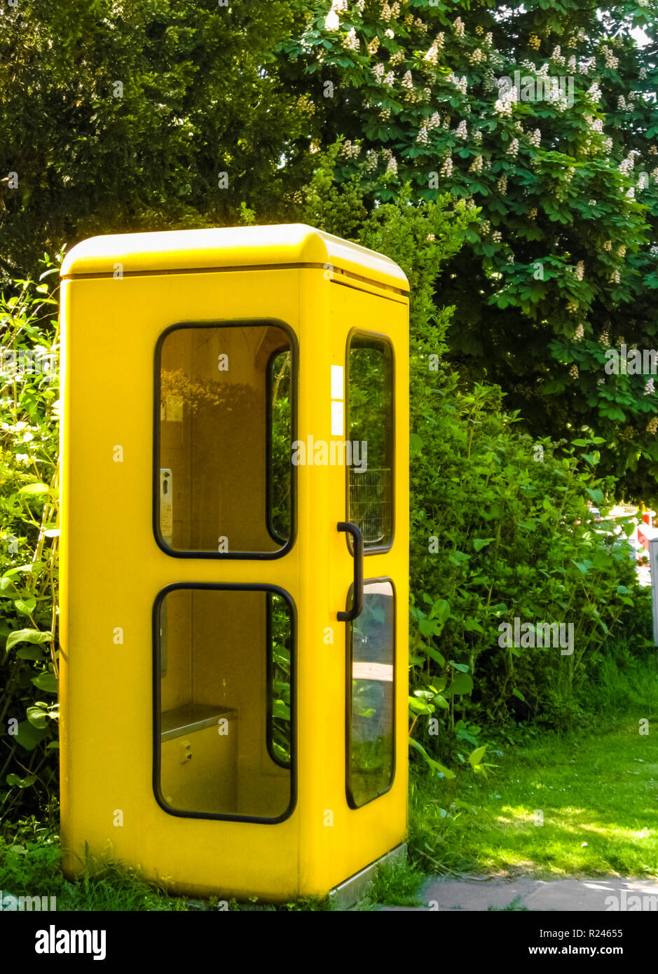 Germany public phone booth and post box hi-res stock photography and ...