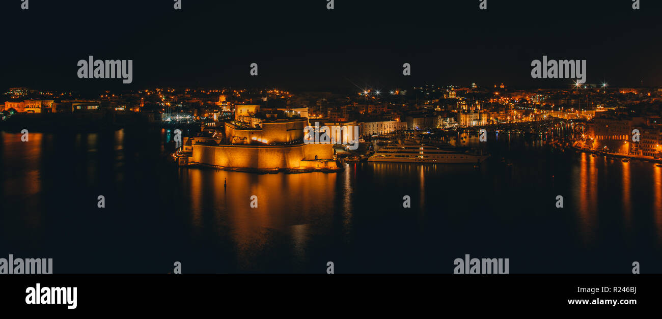 Night view of valletta hi-res stock photography and images - Alamy