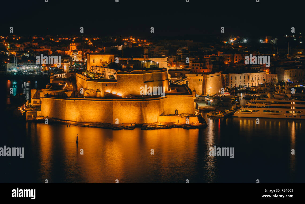 Night view of valletta hi-res stock photography and images - Alamy