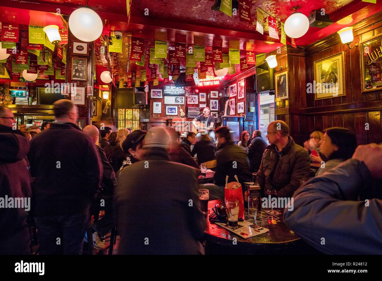 Interior temple bar pub dublin hi-res stock photography and images - Alamy