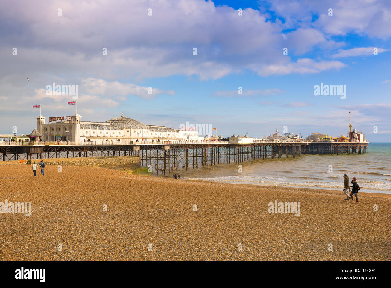 Buildings and landmarks brighton pier hi-res stock photography and ...