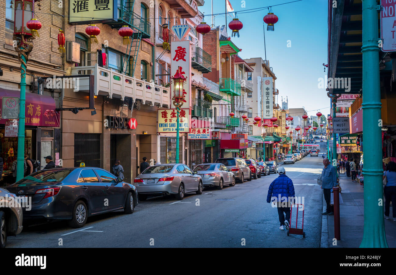 Outside busy street scenes hi-res stock photography and images - Alamy