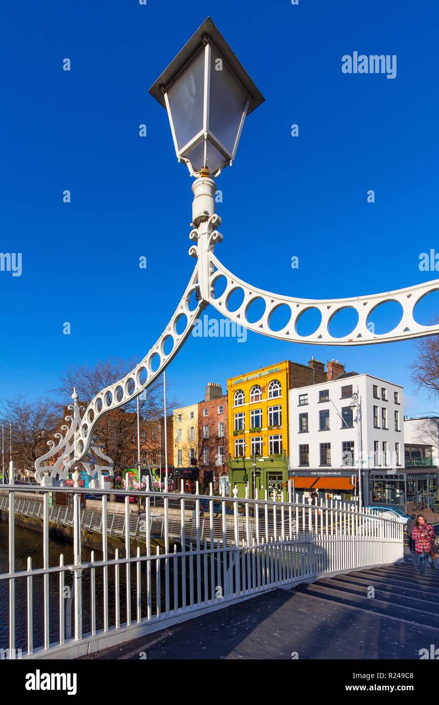 Arched cast iron bridge hi-res stock photography and images - Alamy