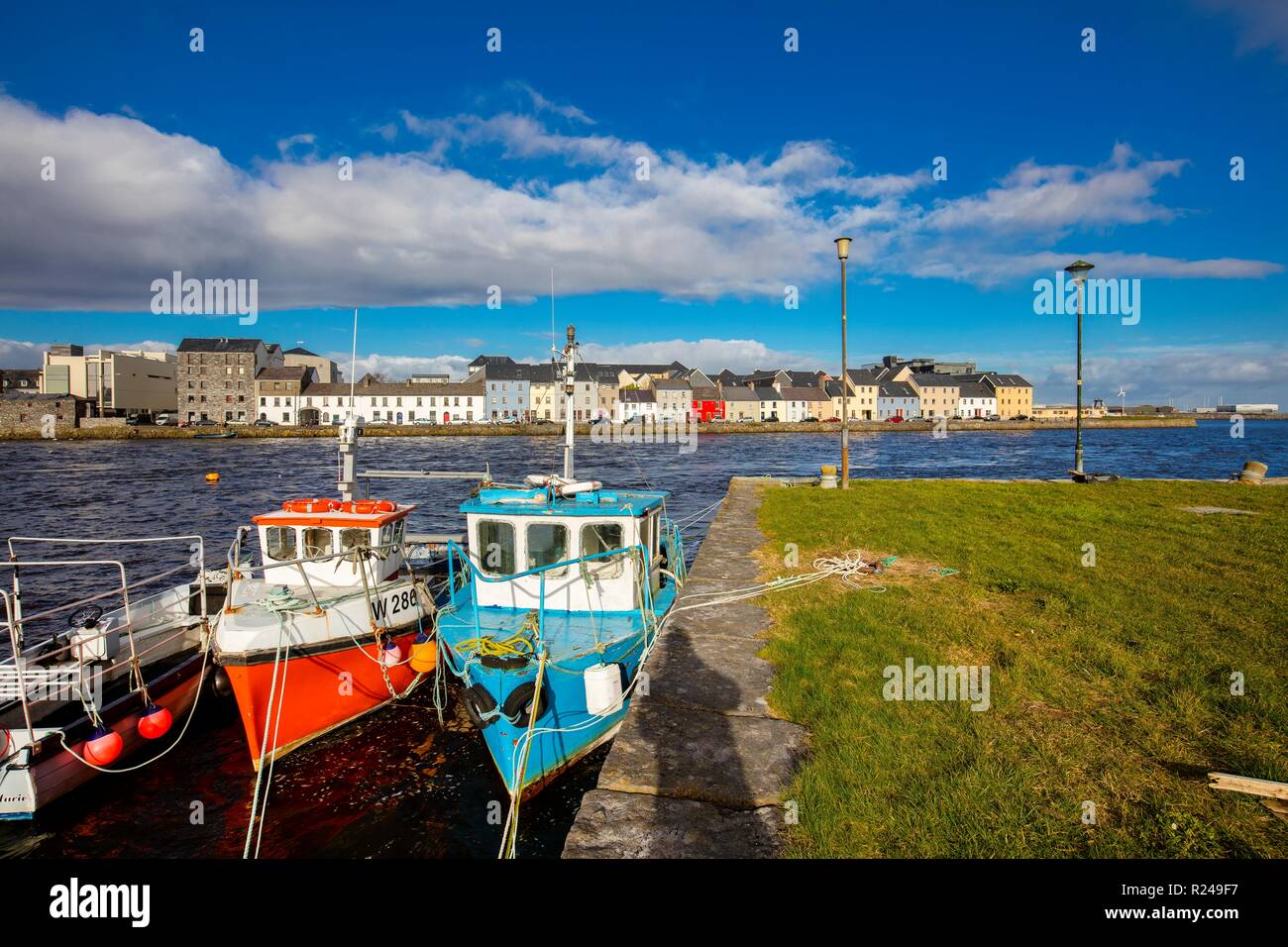 Claddagh fishing village hi-res stock photography and images - Alamy