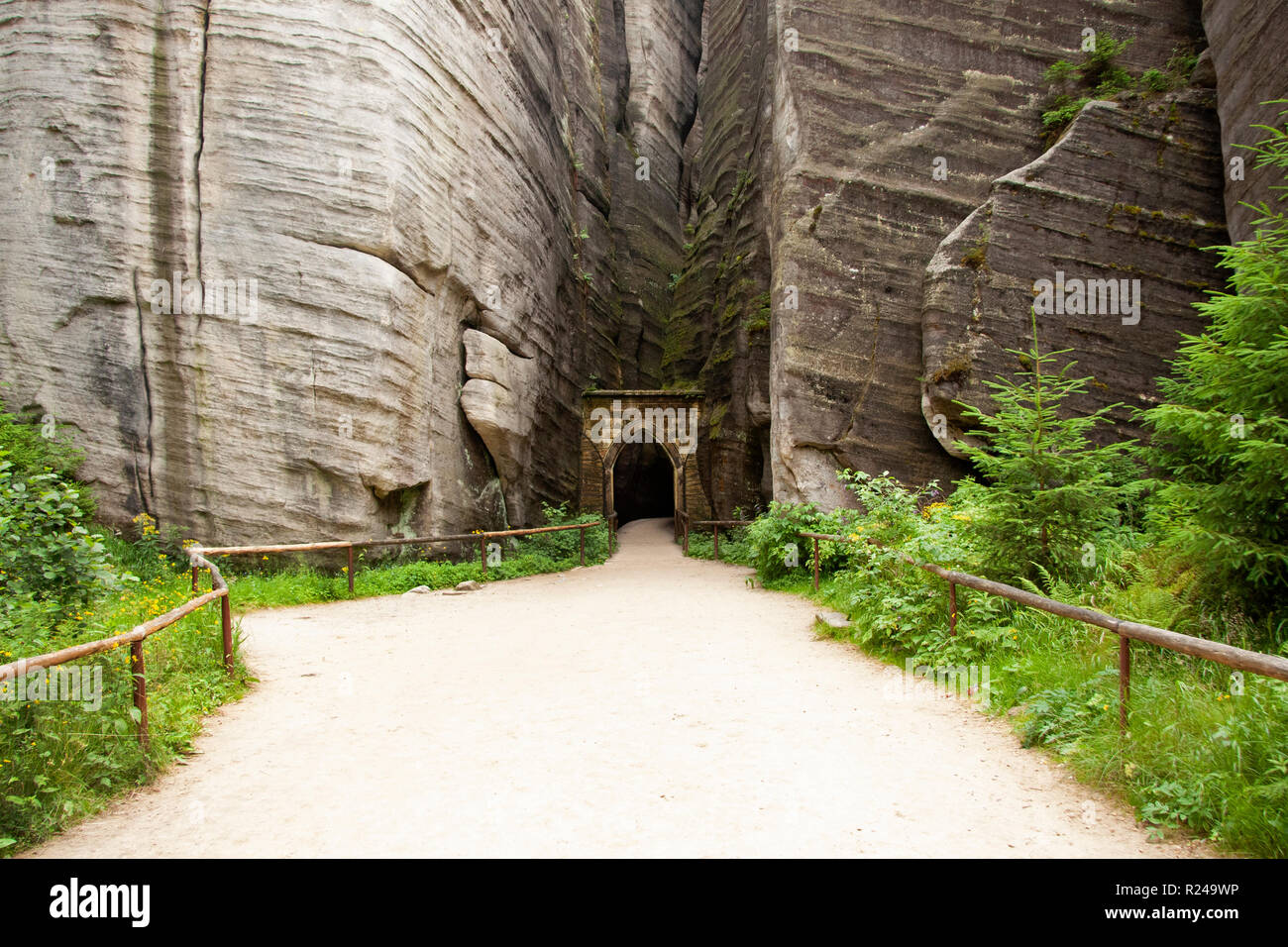 Gate in the rocks hi-res stock photography and images - Alamy
