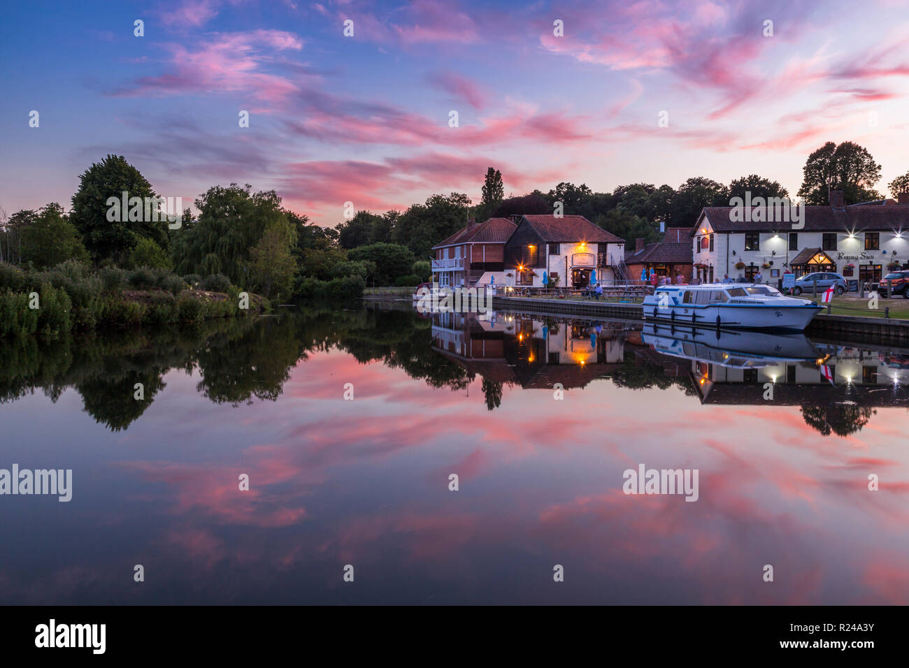 River bure coltishall hi-res stock photography and images - Alamy