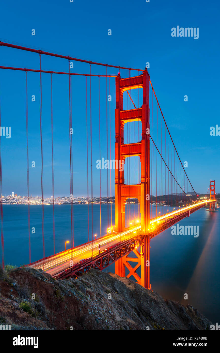 View of Golden Gate Bridge from Golden Gate Bridge Vista Point at dusk ...