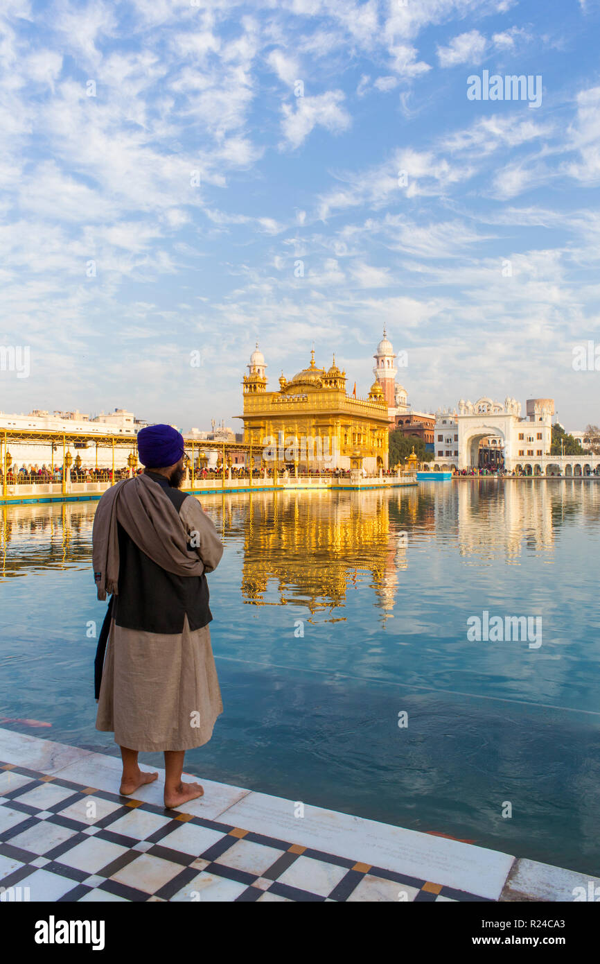 Sikh at The Golden Temple (Harmandir Sahib) and Amrit Sarovar (Pool of ...