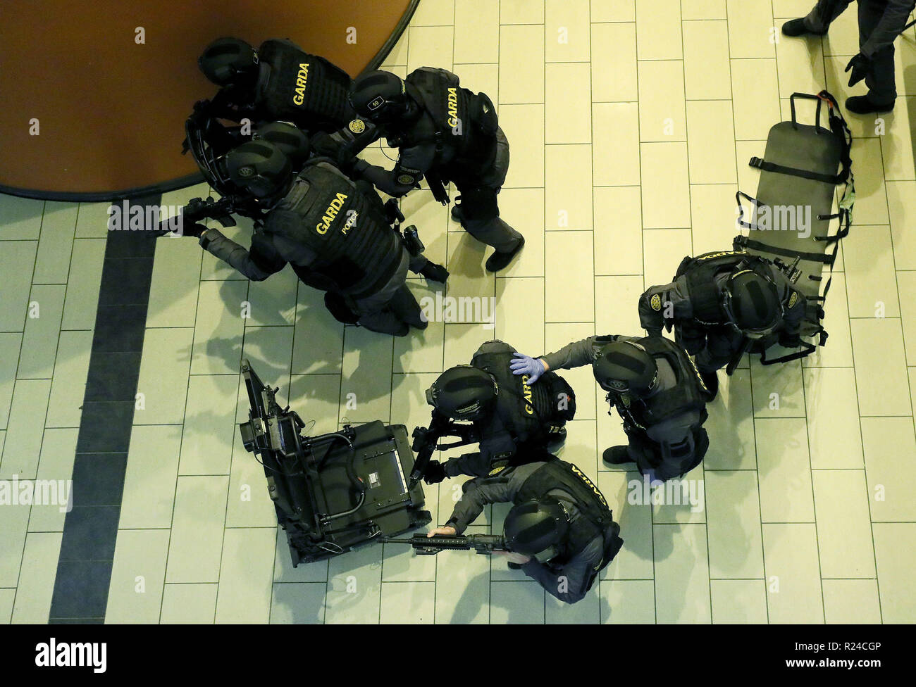 Garda emergency response unit hi-res stock photography and images - Alamy