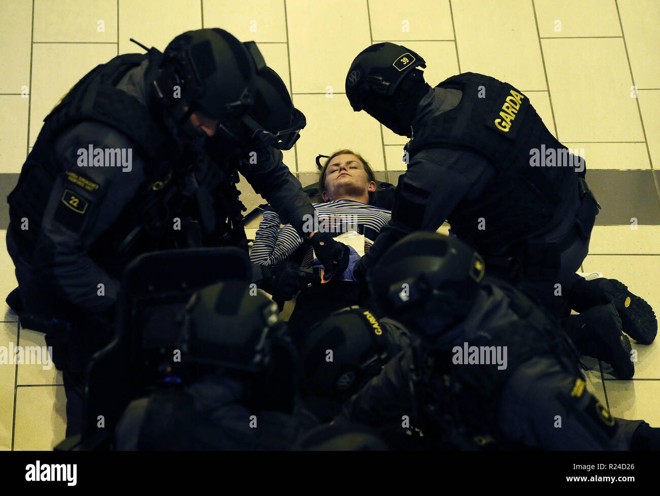 Garda emergency response unit hi-res stock photography and images - Alamy