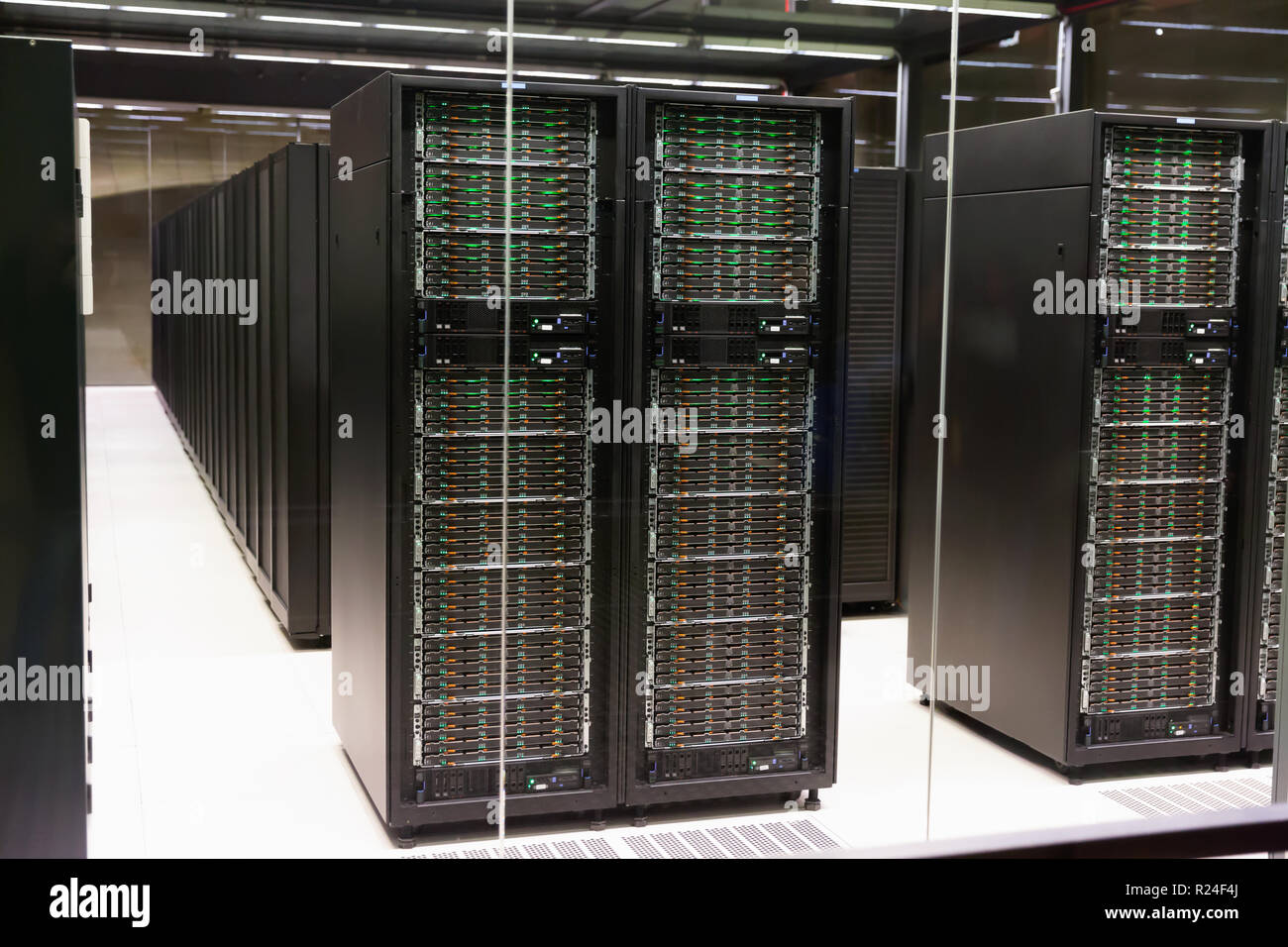 Supercomputer systems hi-res stock photography and images - Alamy