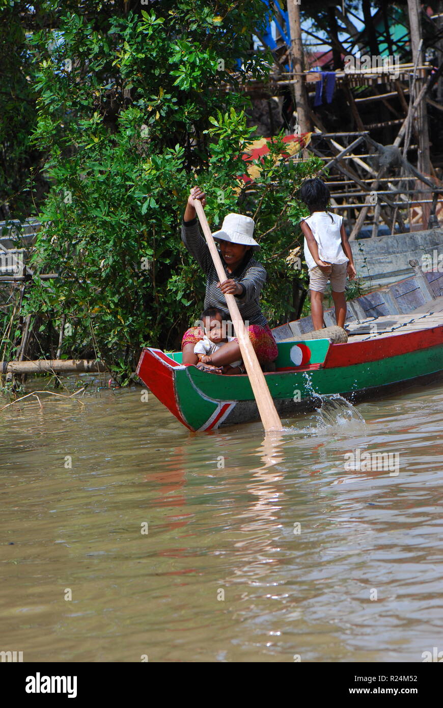 Poor asian kids hi-res stock photography and images - Alamy