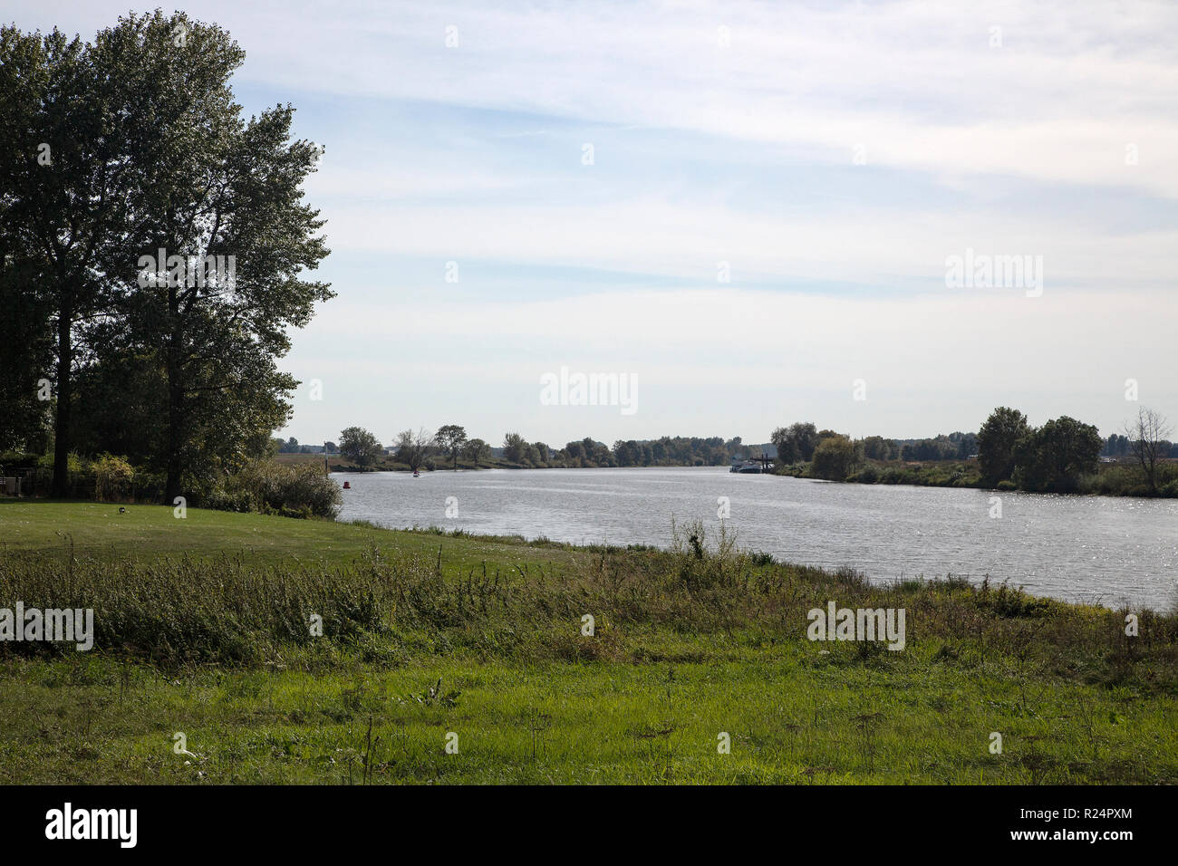 Rivescape hi-res stock photography and images - Alamy