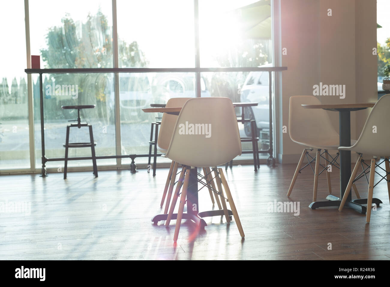 Modern cafe hi-res stock photography and images - Alamy